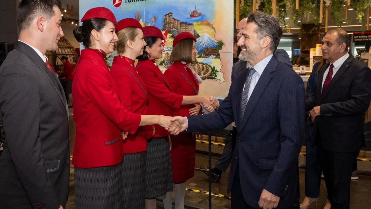 THY Yönetim Kurulu Başkanı Murat Şeker, Dünya Kabin Memurları Günü'nü ...