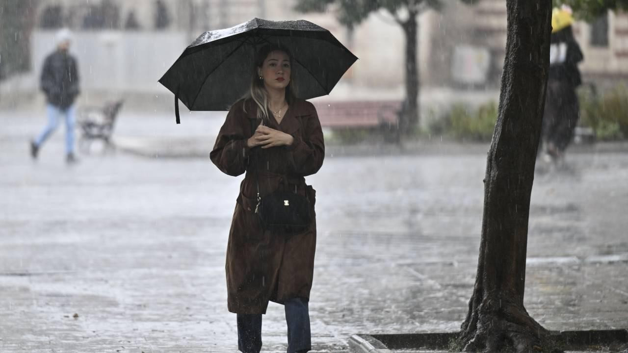 Meteoroloji tarih verdi: Bazı iller için gök gürültülü sağanak alarmı ...